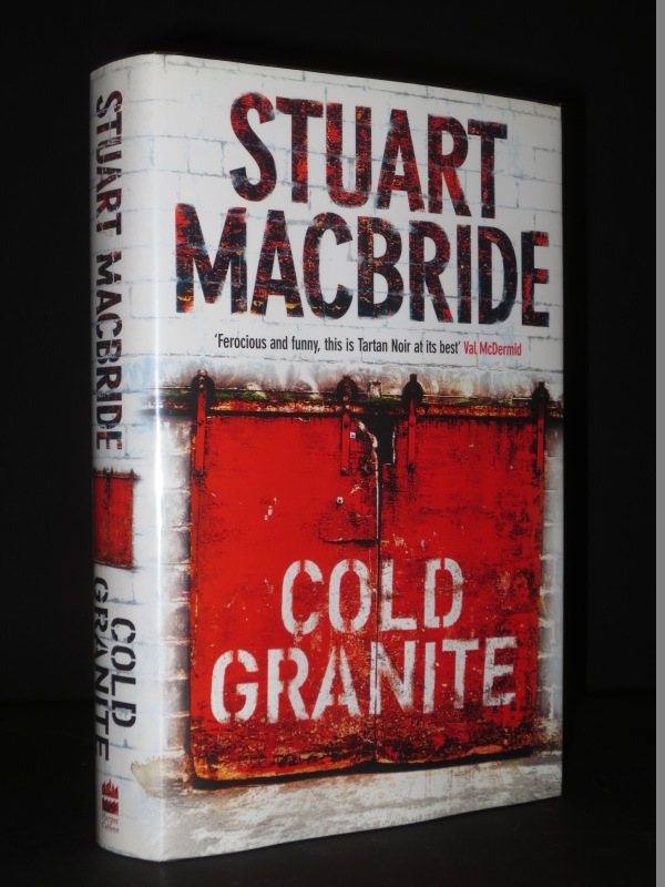 Cold Granite [SIGNED] de Stuart Macbride: Very Good Plus Hardback. Printed pages: 458 (2005) 1st ...
