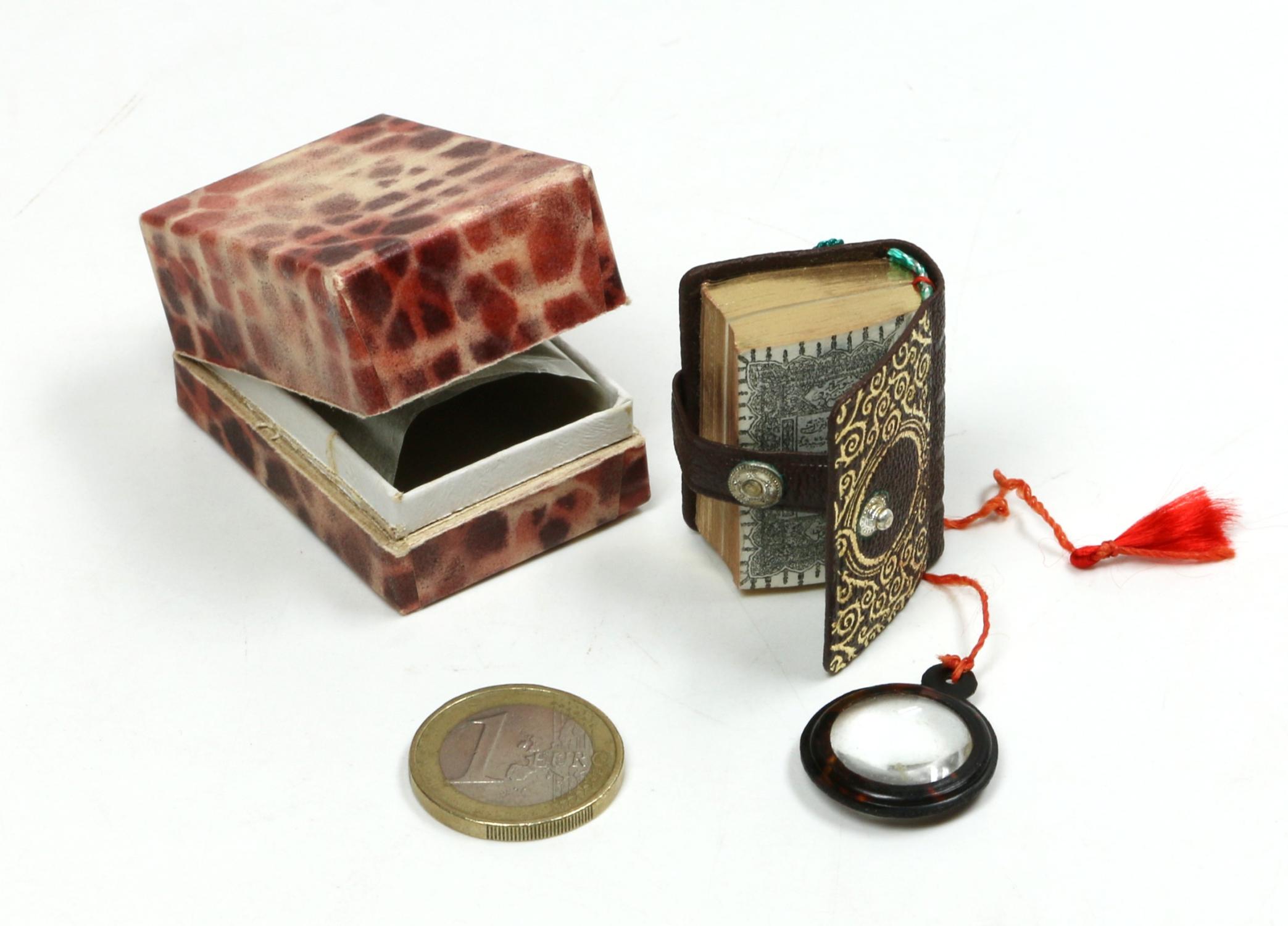 A miniature Qur'an. von Quran. | Antiquariat INLIBRIS Gilhofer Nfg. GmbH A miniature Qur'an. von Quran. | Antiquariat INLIBRIS Gilhofer Nfg. GmbH