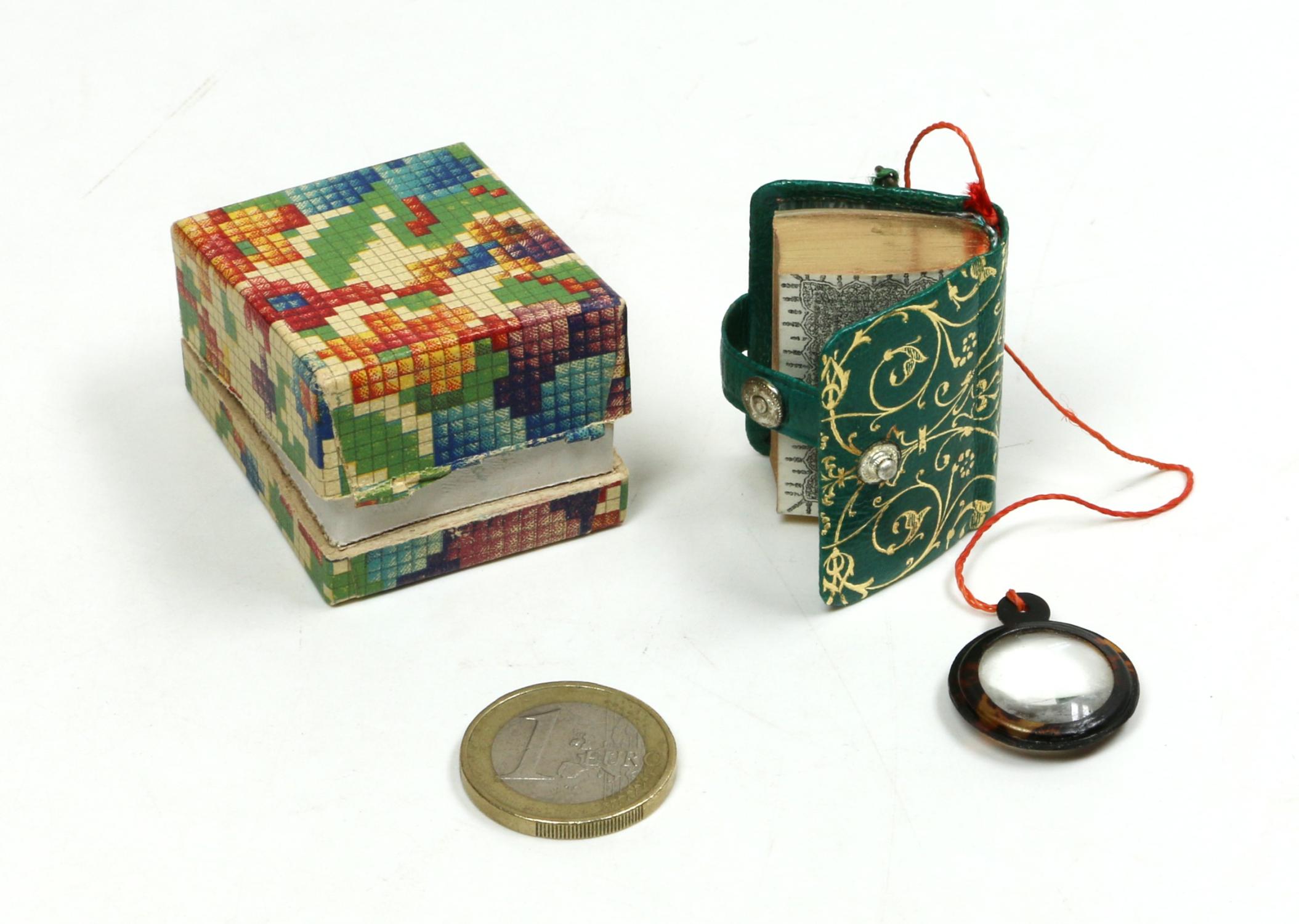 A miniature Qur'an. by Quran. | Antiquariat INLIBRIS Gilhofer Nfg. GmbH A miniature Qur'an. by Quran. | Antiquariat INLIBRIS Gilhofer Nfg. GmbH