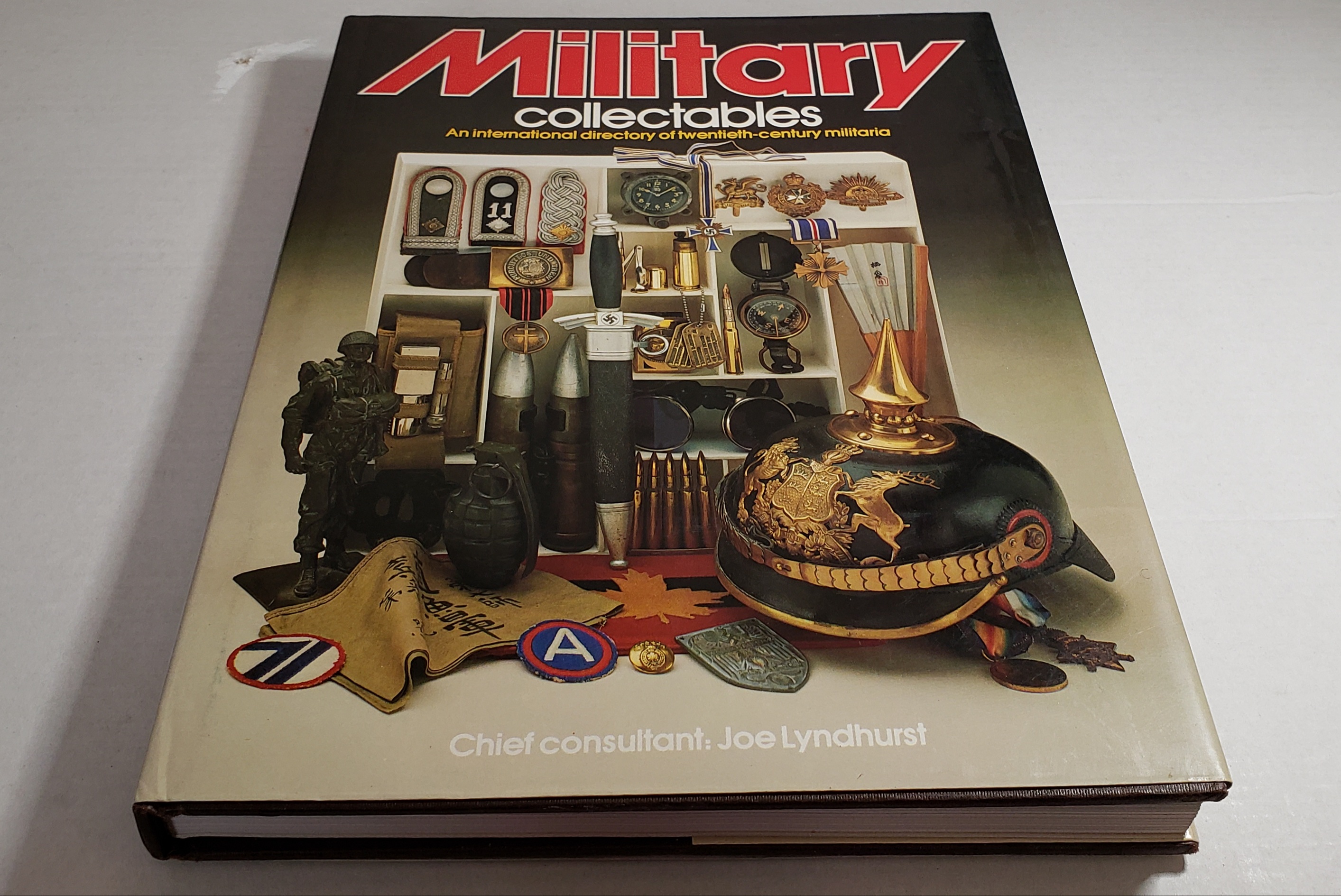 Military Collectables: An International Directory of Twentieth-century ...