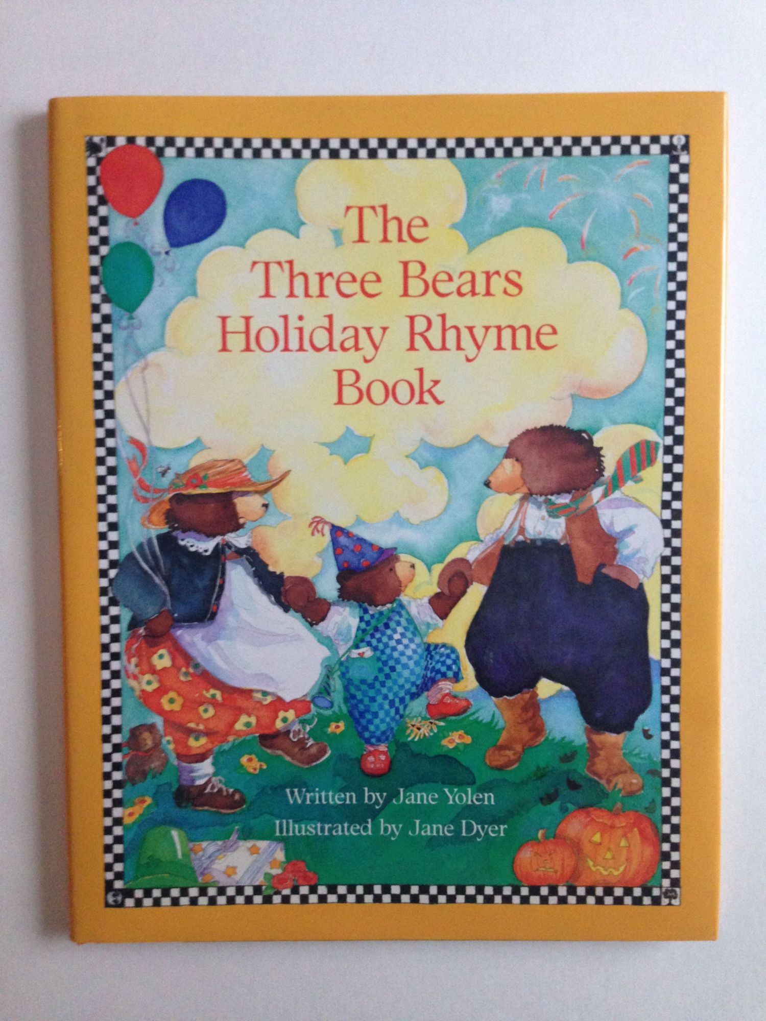 The Three Bears Holiday Rhyme Book by Yolen, Jane and illustrated by ...