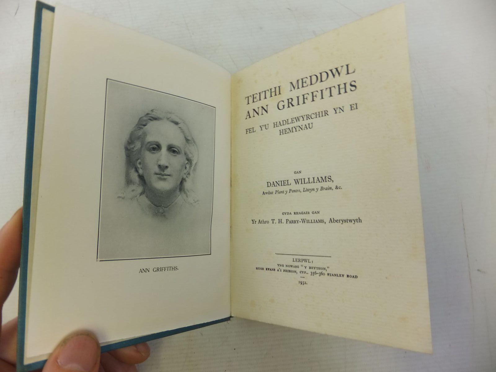 TEITHI MEDDWL ANN GRIFFITHS: FEL Y'U HADLEWYRCHIRE YN EI HEMYNAU by ...