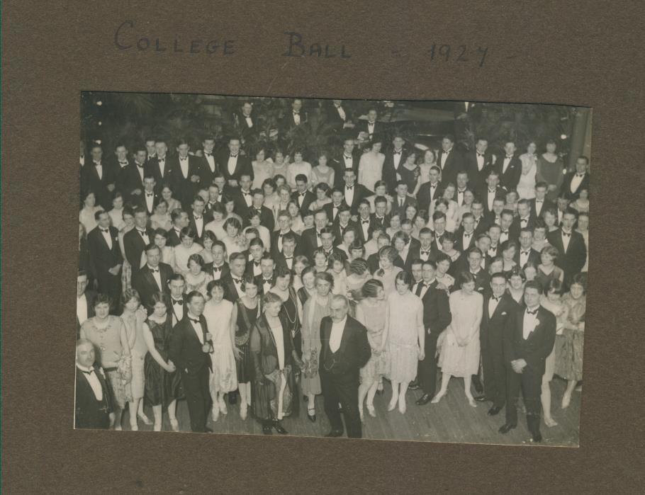 UNIVERSITY OF BRADFORD PHOTOGRAPH ALBUM 1926-31 (FEATURING CRICKET ...