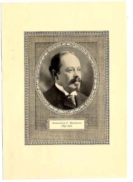 Portrait, Brustbild im Oval, Photographie, Lichtdruck von Bernays ...