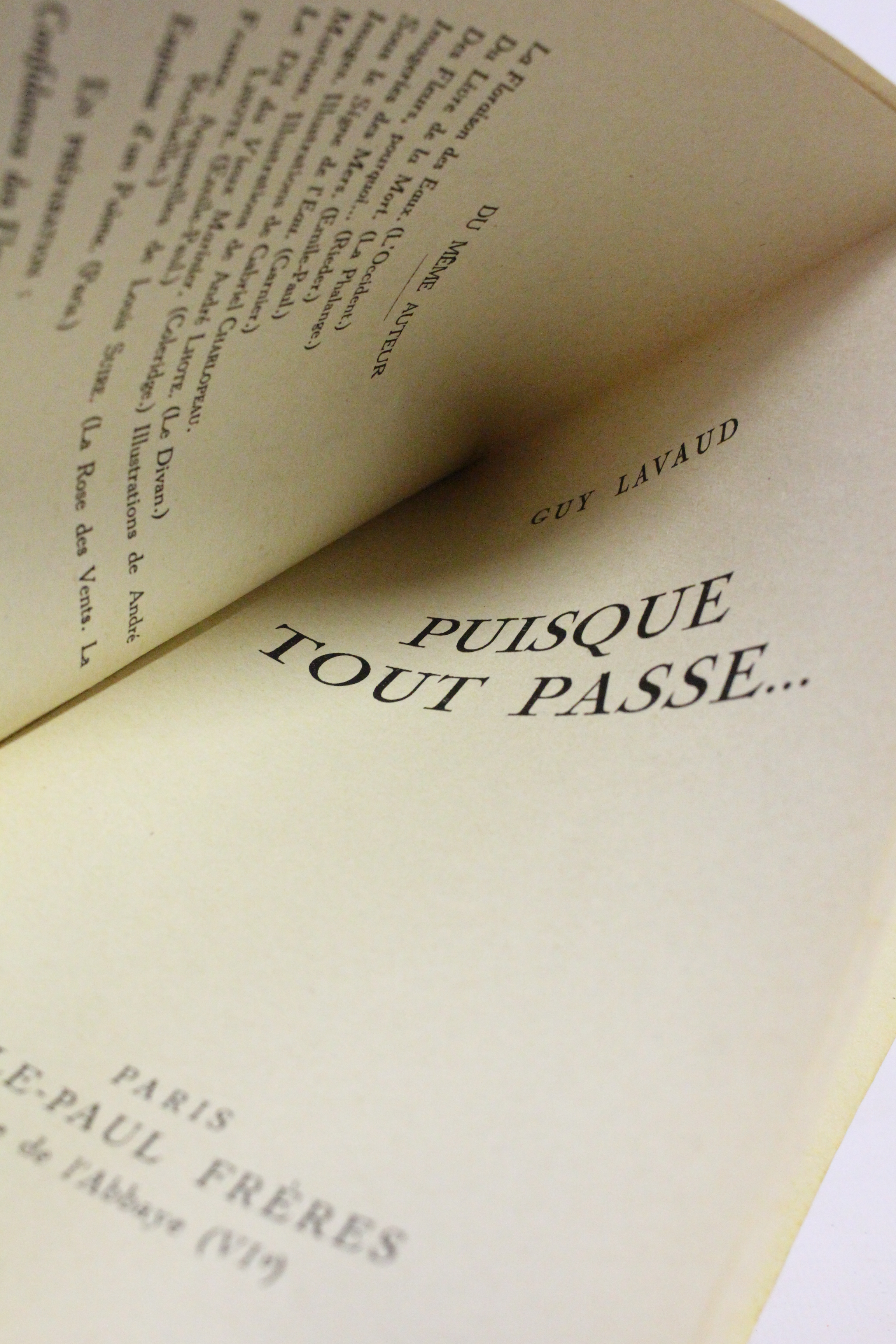 Puisque tout passe. by Guy LAVAUD: couverture souple (1944) Signed by ...