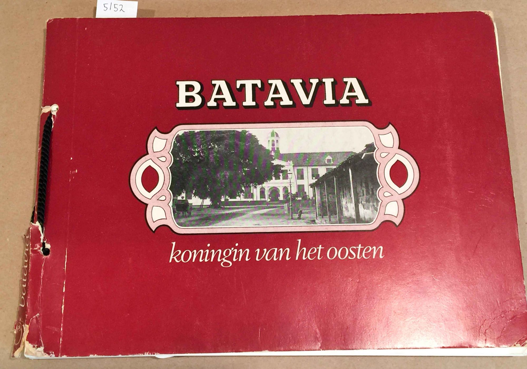 Batavia koningin van het oosten by Breton de Nijs, E.: Very good ...