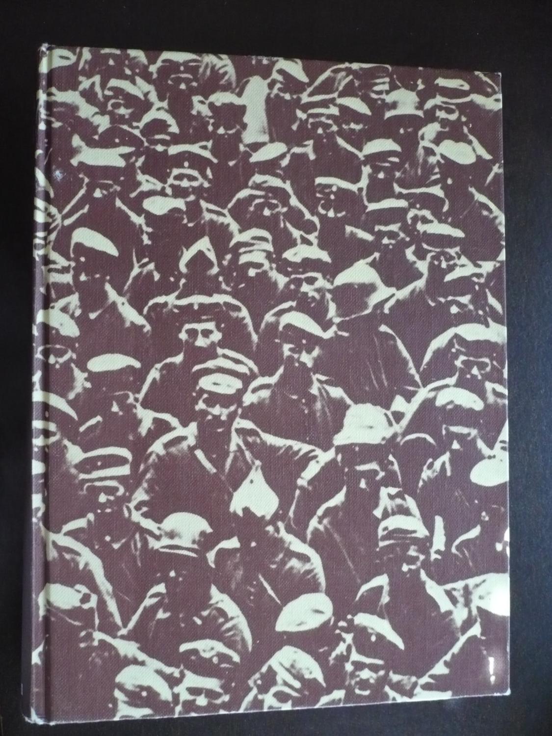 Two Centuries of Warfare. by Chant, Christopher, Richard Holmes and ...