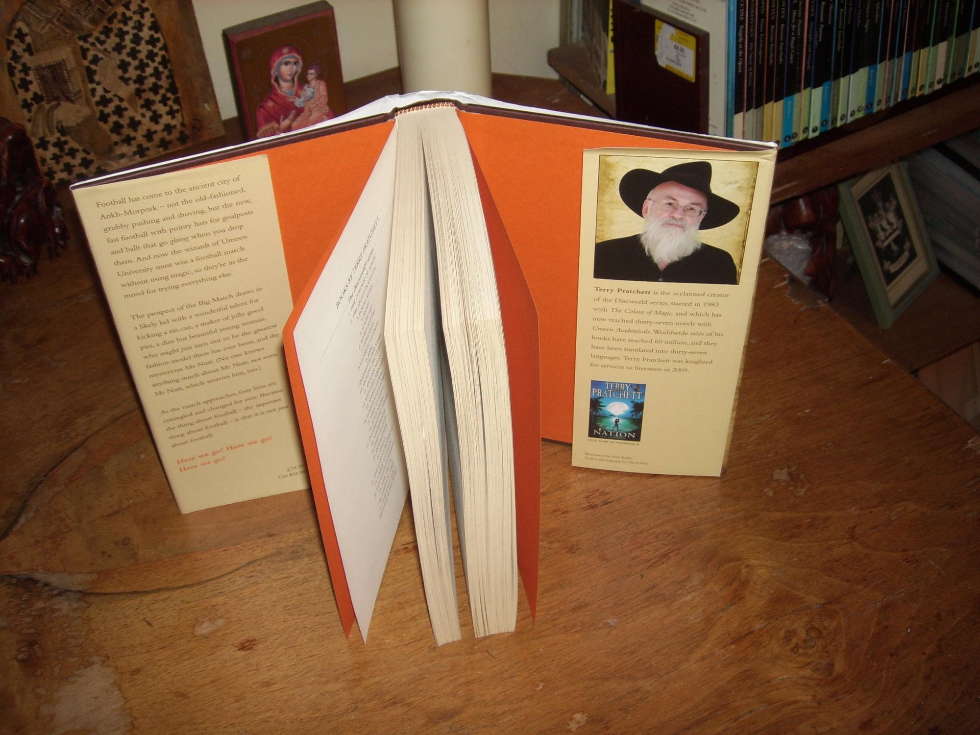 Unseen Academicals. by Terry Pratchett.: Very Good Hardcover (2009) 1st ...