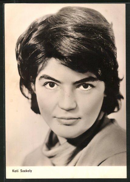 Ansichtskarte Schauspielerin Kati Szekely in Kamera blickend ...