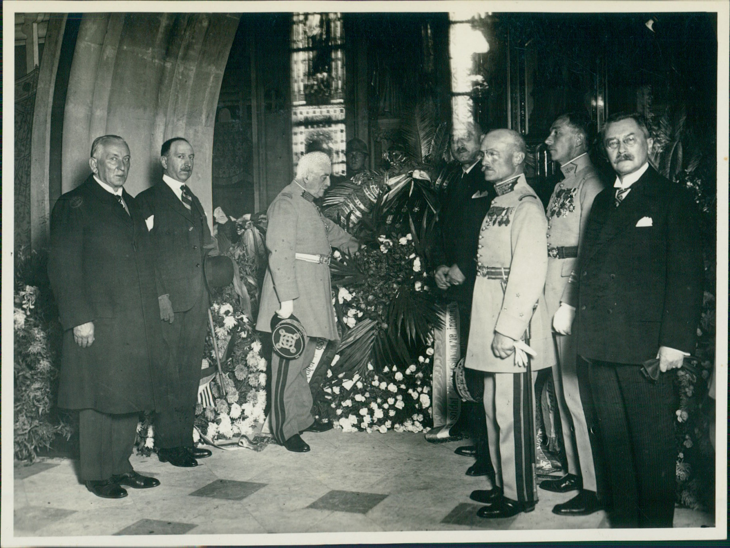 Le ministre Charles Roux, le Maréchal d'Espèrey et le Général Faucher à ...