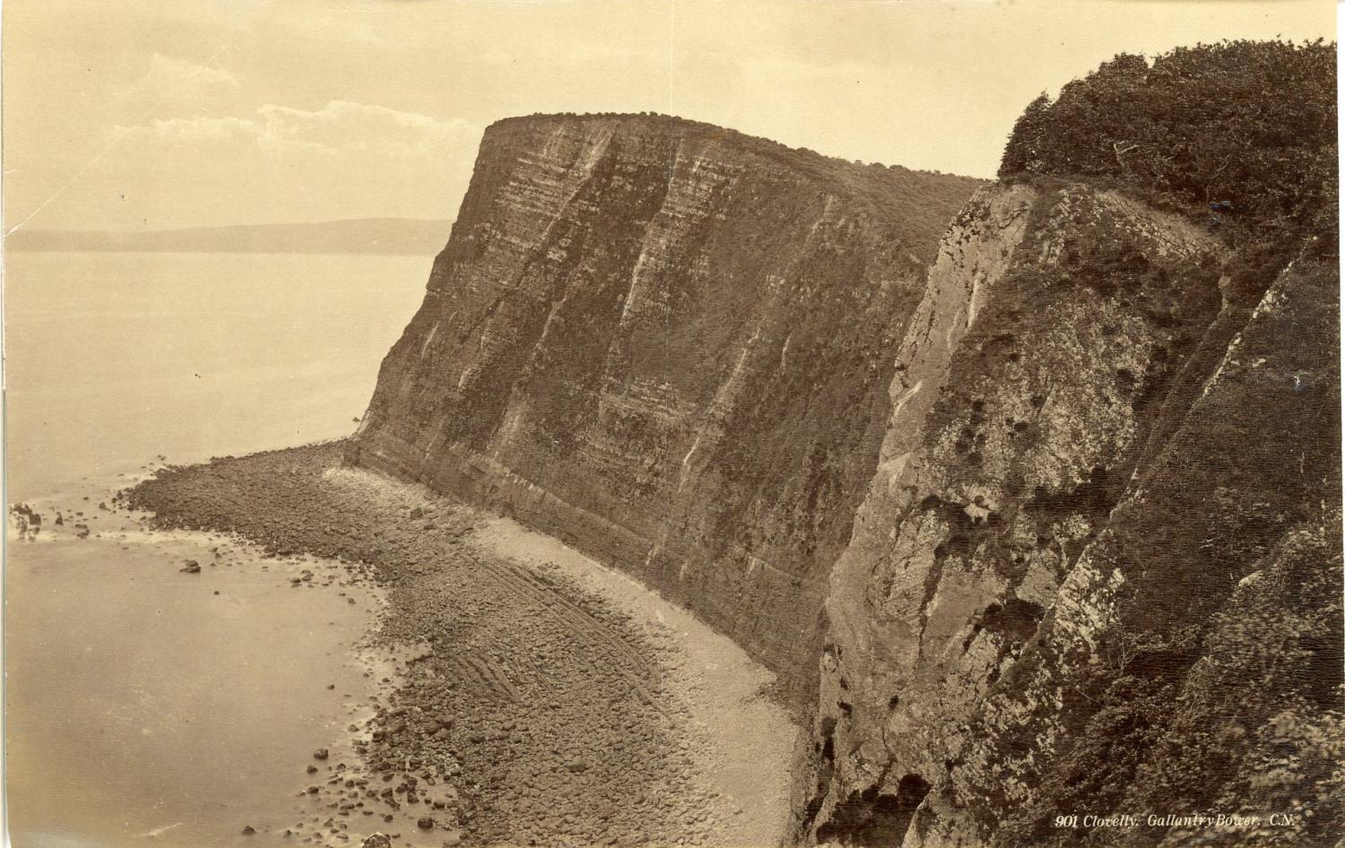 UK, Clovelly (Devon), Gallantry Bower by Photographie originale ...