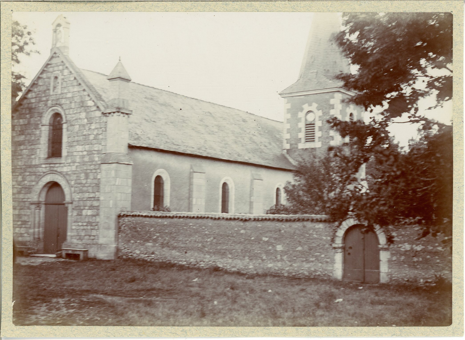 France, Biard, Eglise par Photographie originale / Original photograph ...