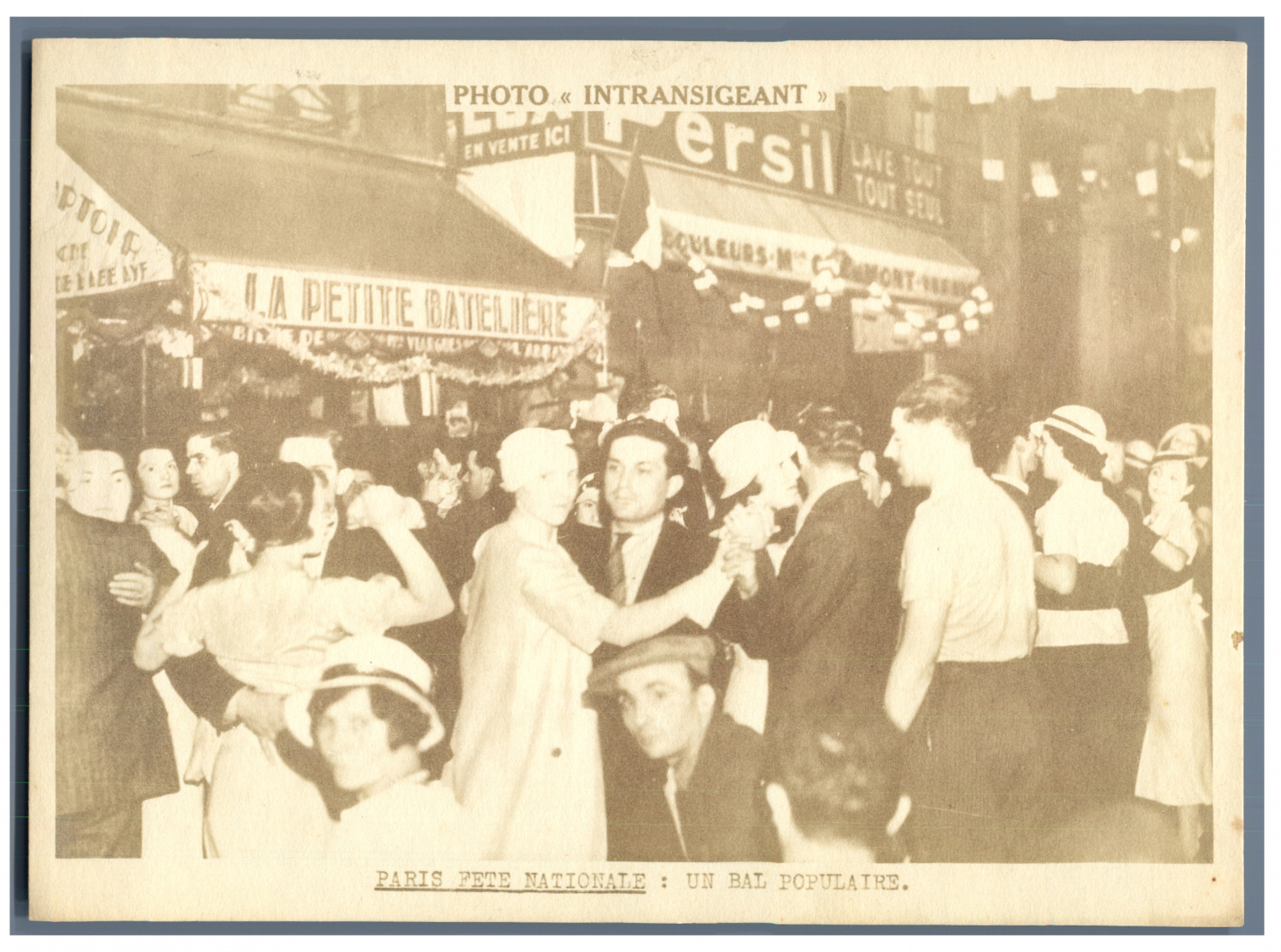 France, Paris, Fête Nationale, Un Bal Populaire by Photographie ...