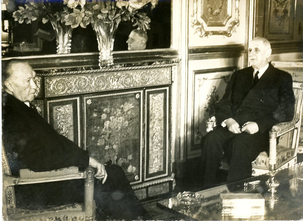 Le Chancelier Adenauer et Le Général De Gaulle von Photographie ...