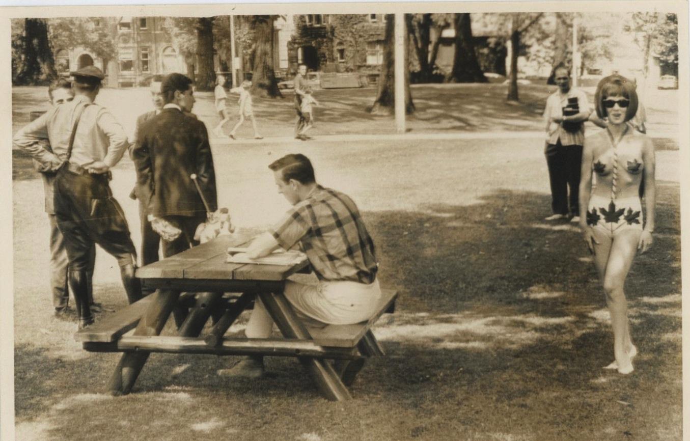 Canada, Toronto, Carol Craig, toplesss bath suit by Photographie ...
