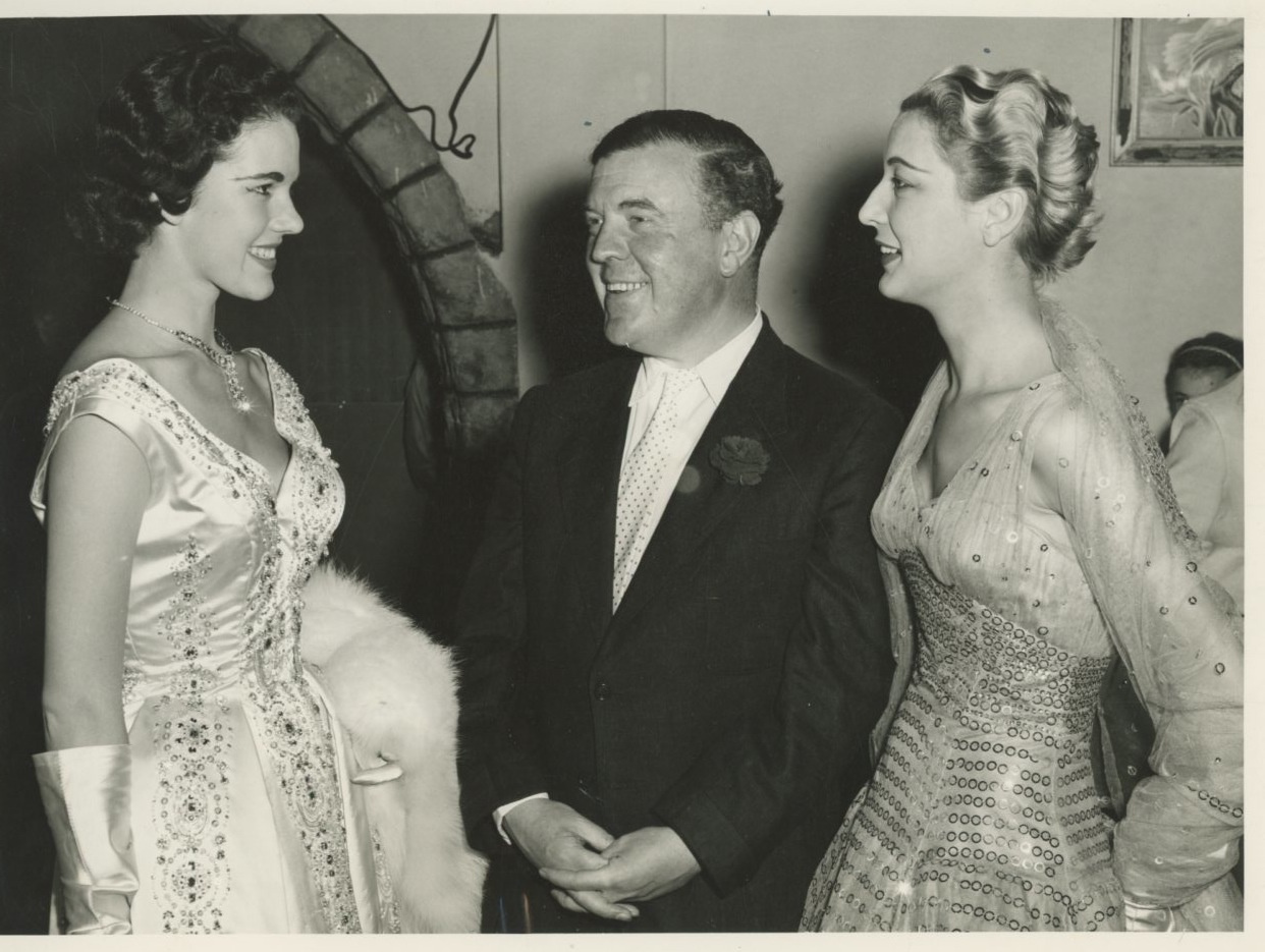 London 1939, Miss Colleen Pexter, Mr. Norman Hartnell and Miss Cynthia ...