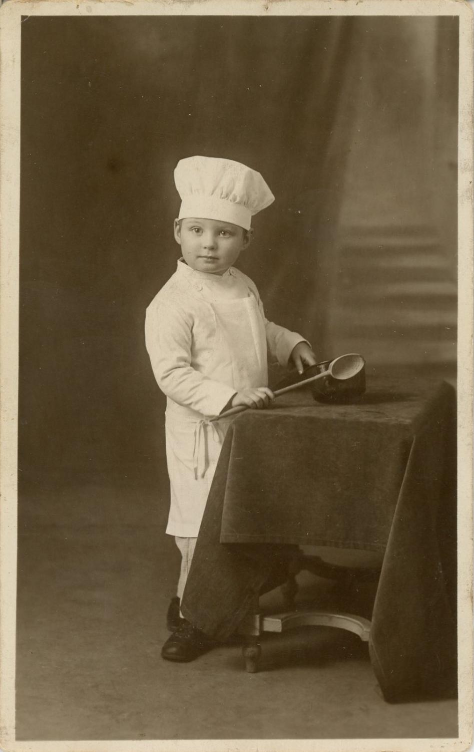 Petit cuistot by Photographie originale / Original photograph: (1900 ...
