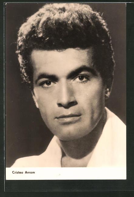 Ansichtskarte Schauspieler Cristea Avram ernst in die Kamera schauend ...