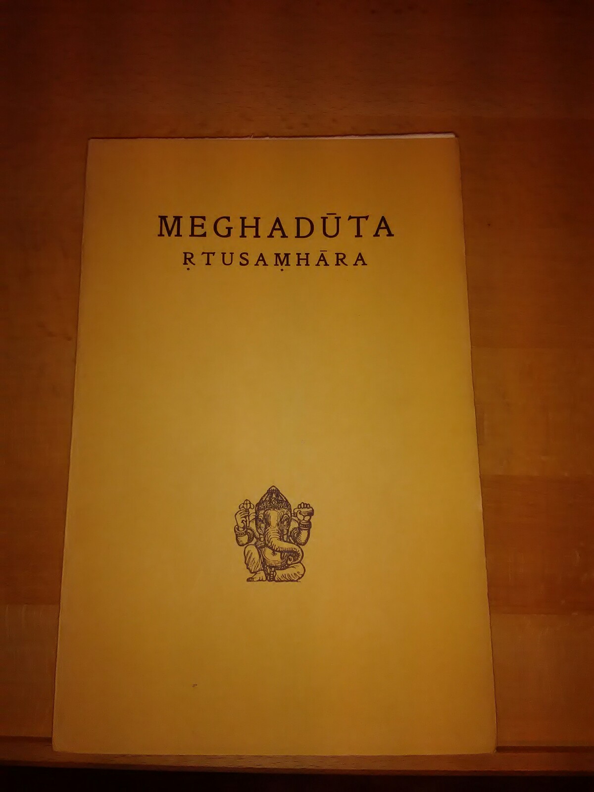 Meghaduta (Le Nuage Messenger). Poeme elegiaque. En appendice ...