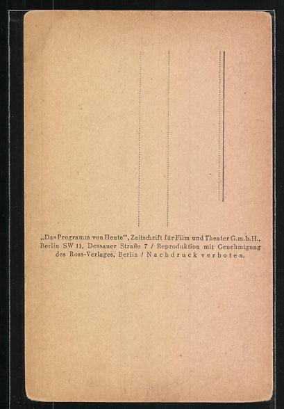 Ansichtskarte Schauspielerin Dora Komar im tollen Kostüm in die Kamera ...