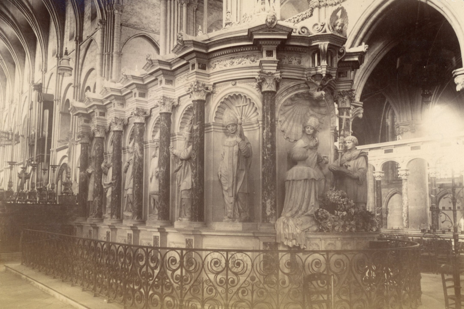 France, Reims, basilique de Saint-Remy, ensemble du tombeau de Saint ...