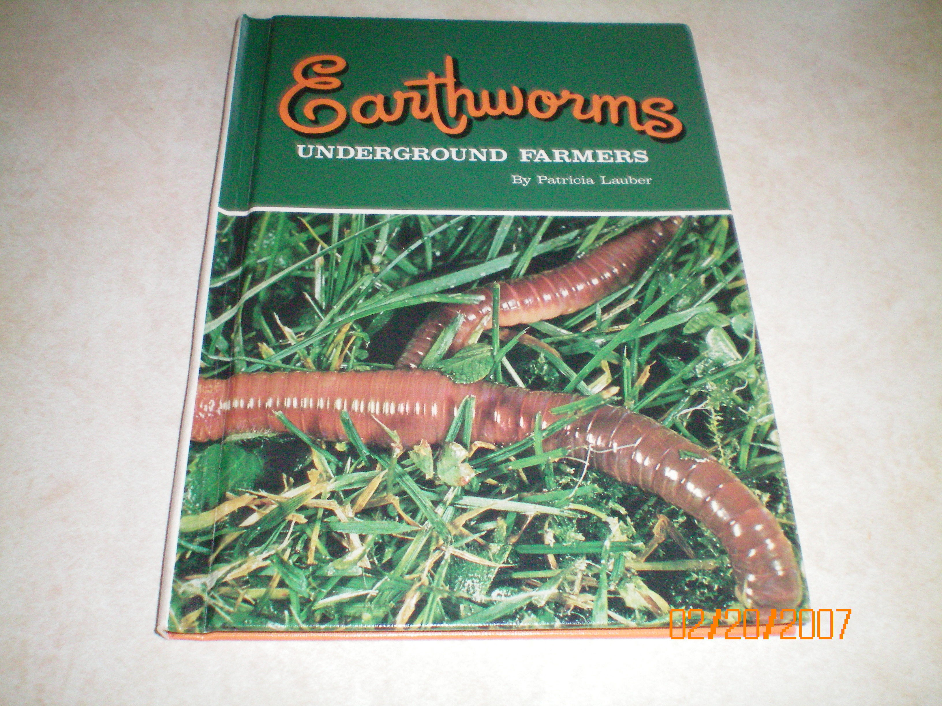 EARTHWORMS - Underground Farmers by Patricia Lauber: Very Good ...