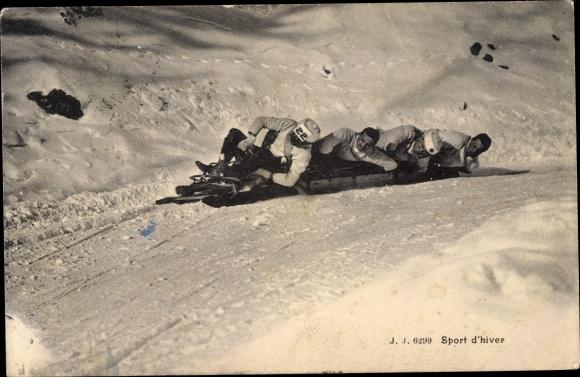 Ansichtskarte / Postkarte Sport d'Hiver, Bobschlitten mit Mannschaft ... Ansichtskarte / Postkarte Sport d'Hiver, Bobschlitten mit Mannschaft ...