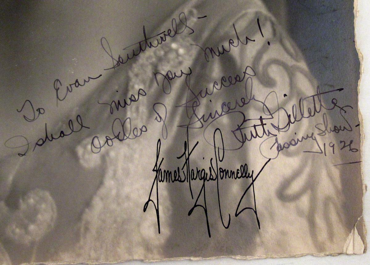 1926 Actress Ruth Gillette Signed Photograph: (1926) Manuskript ...