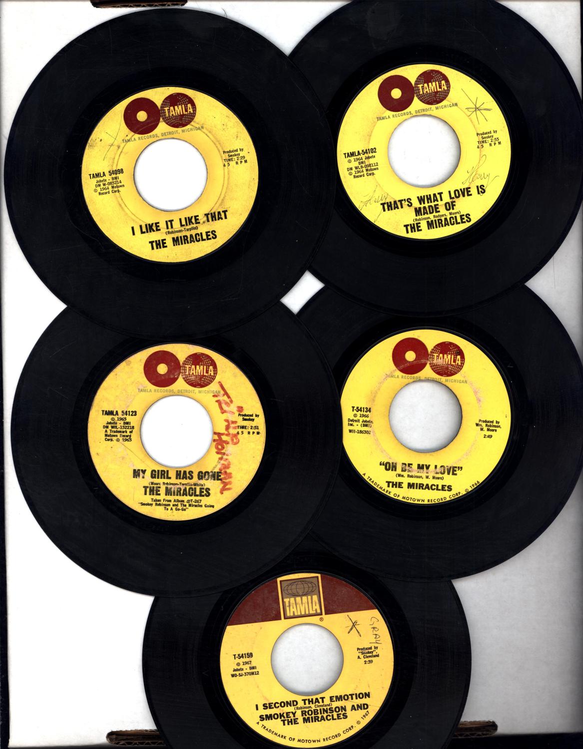 Five 45 rpm records by The Miracles including 'I Like It Like That' and ...