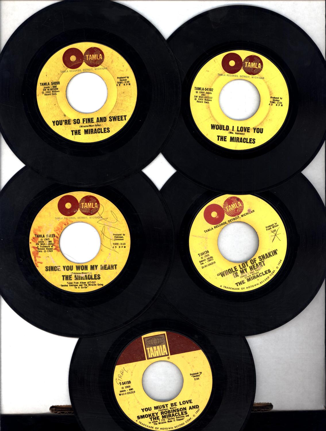 Five 45 rpm records by The Miracles including 'I Like It Like That' and ...