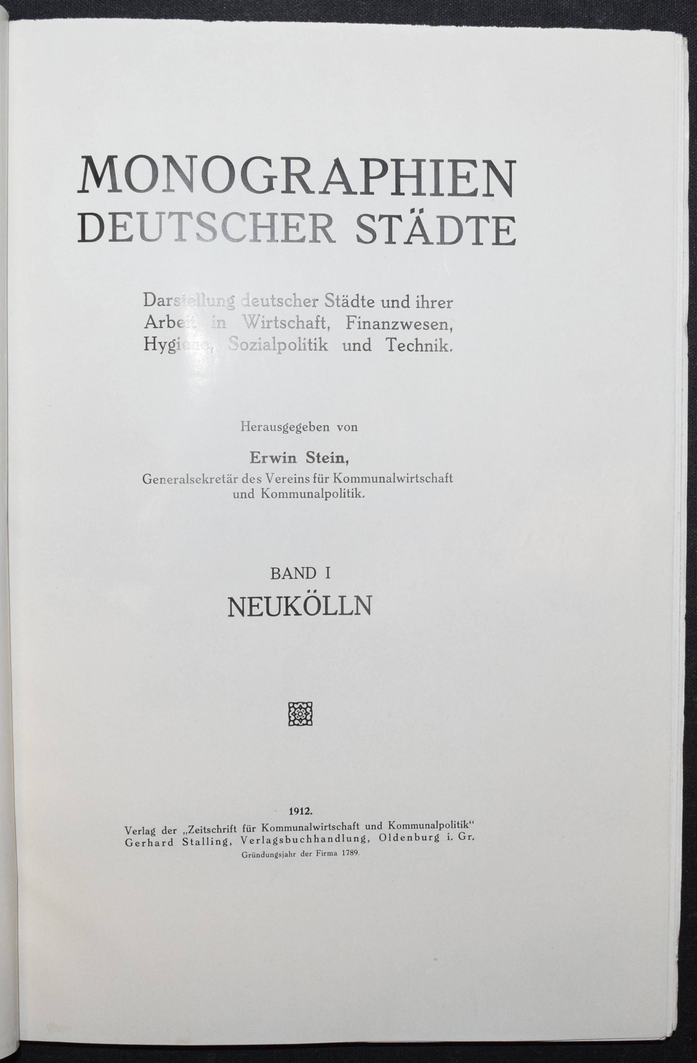 Neukölln. by Kaiser, Kurt, Richard Weinreich u. Erwin Stein (Hrsg ...