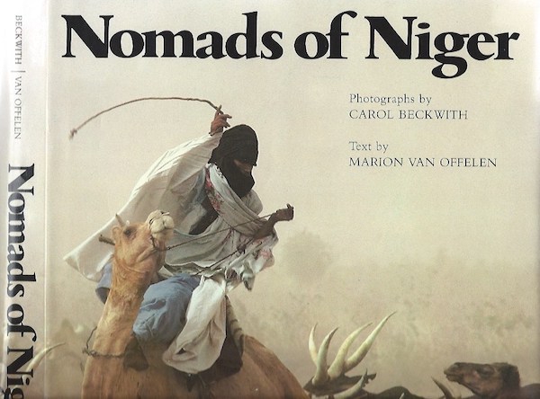 NOMADS OF NIGER par Van Offelen, M. (text), C. Beckwith (photographs ...