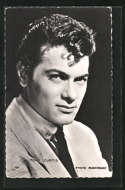 Ansichtskarte Schauspieler Tony Curtis im Anzug ernst in die Kamera ...