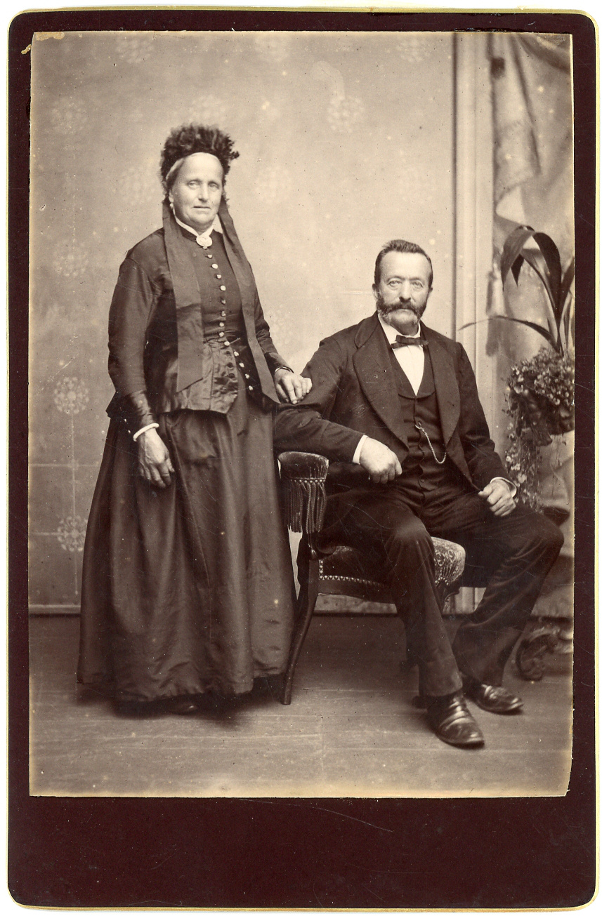Portrait de couple, vers 1900 by Photographie originale / Original ...