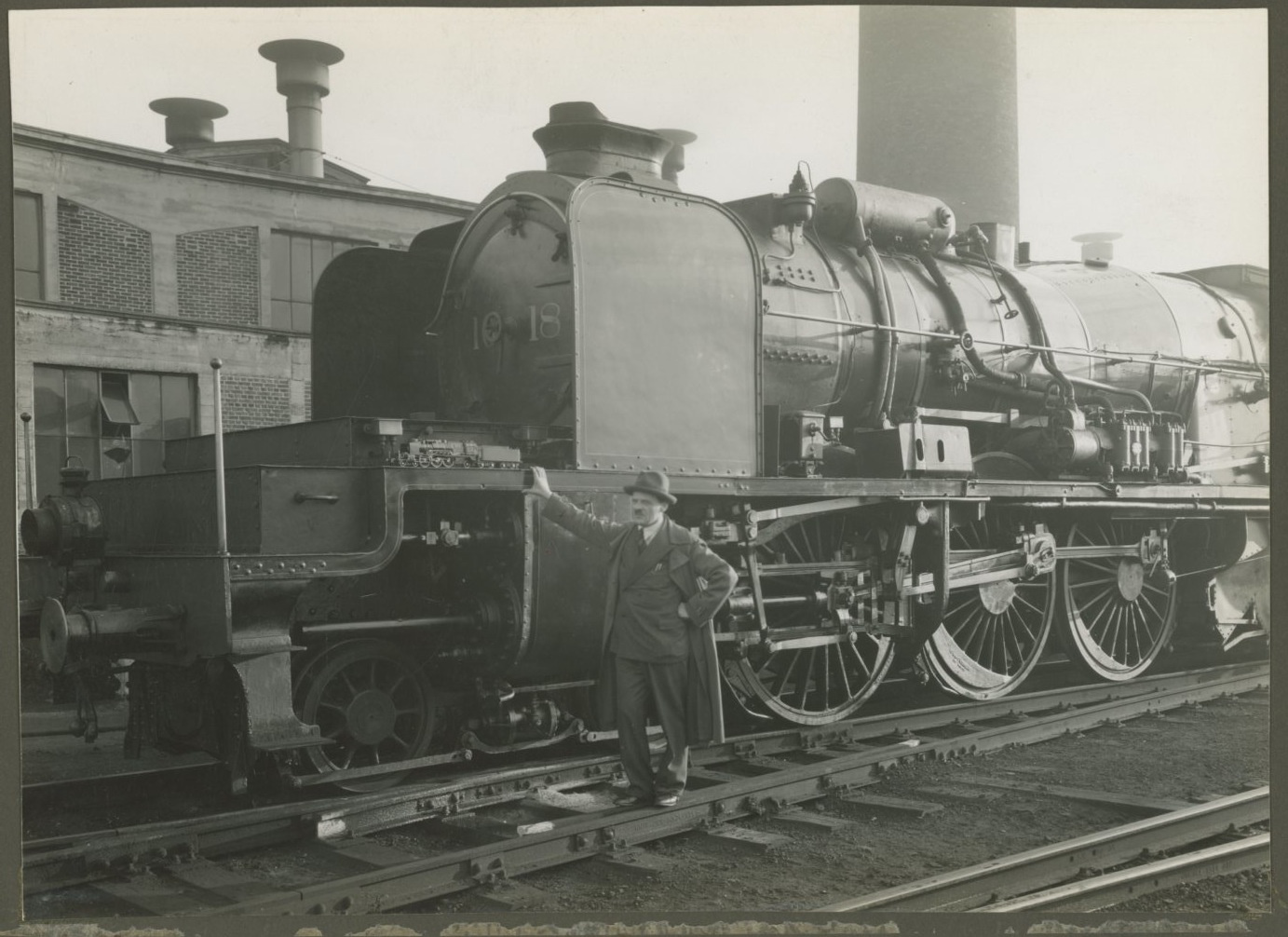 Crampton locomotive by Photographie originale / Original photograph ...