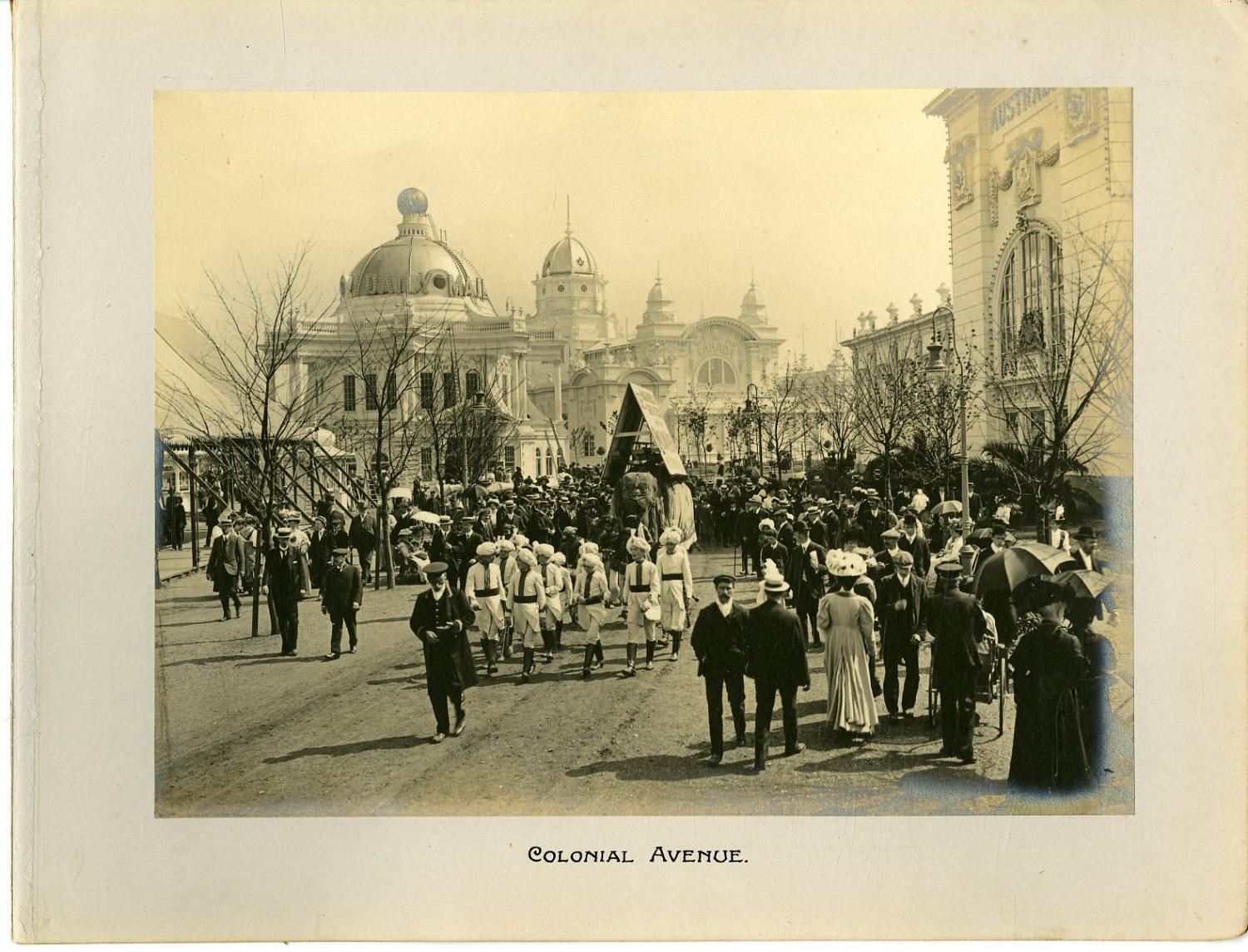 UK, London, Franco British Exposition. Colonial Avenue by Photographie ...