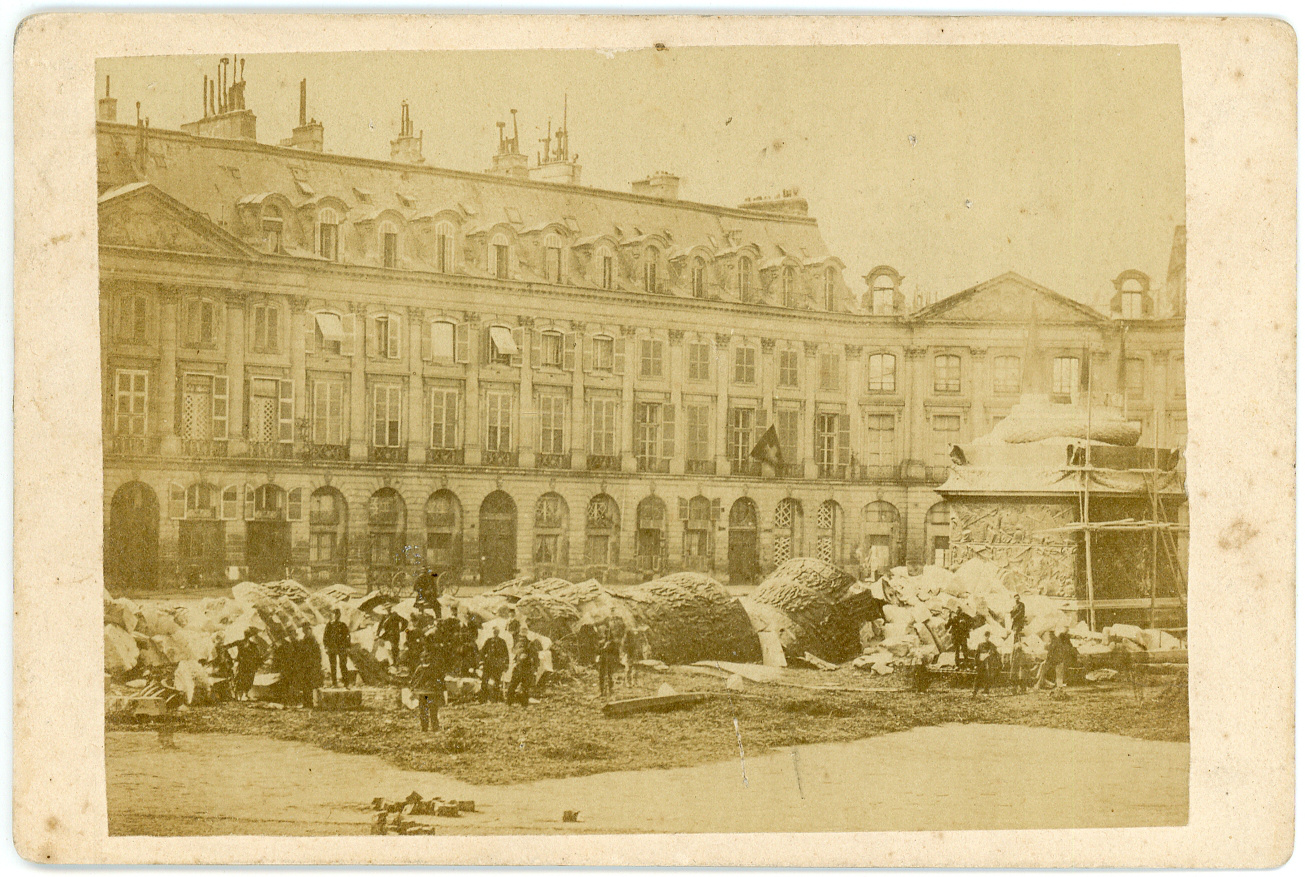 France, Paris, La Colonne Vendôme détruite par les Communards, 1871 von ...