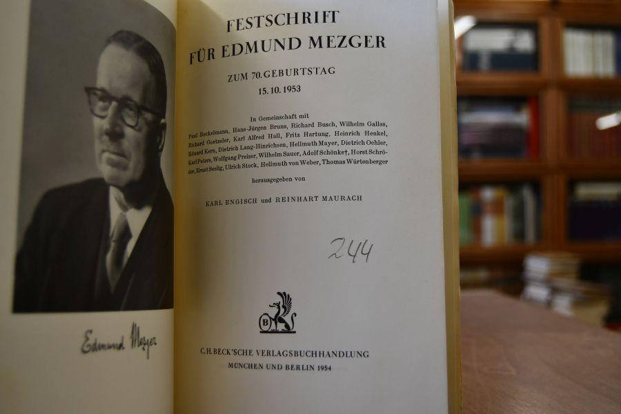 Festschrift für Edmund Mezger zum 70. Geburtstag 15.10.1953. by Engisch ...
