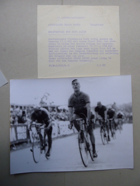 Originalfotografie "Etappensieg für Rudi Altig". Deutschlands Straßen ...