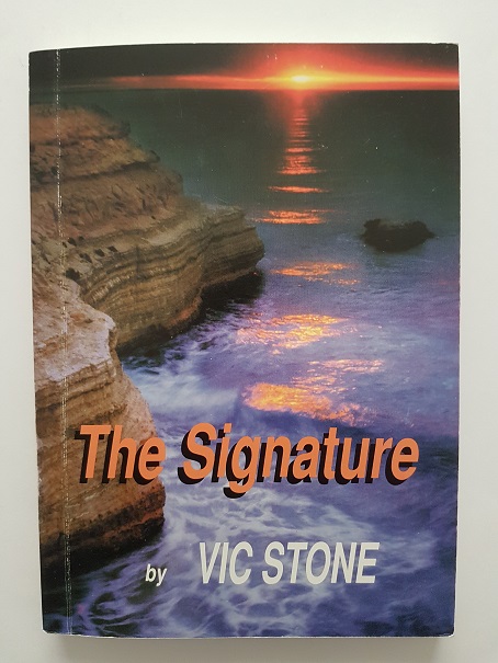 The Signature by Vic Stone: Fine Soft cover (2005) 1st Edition ...