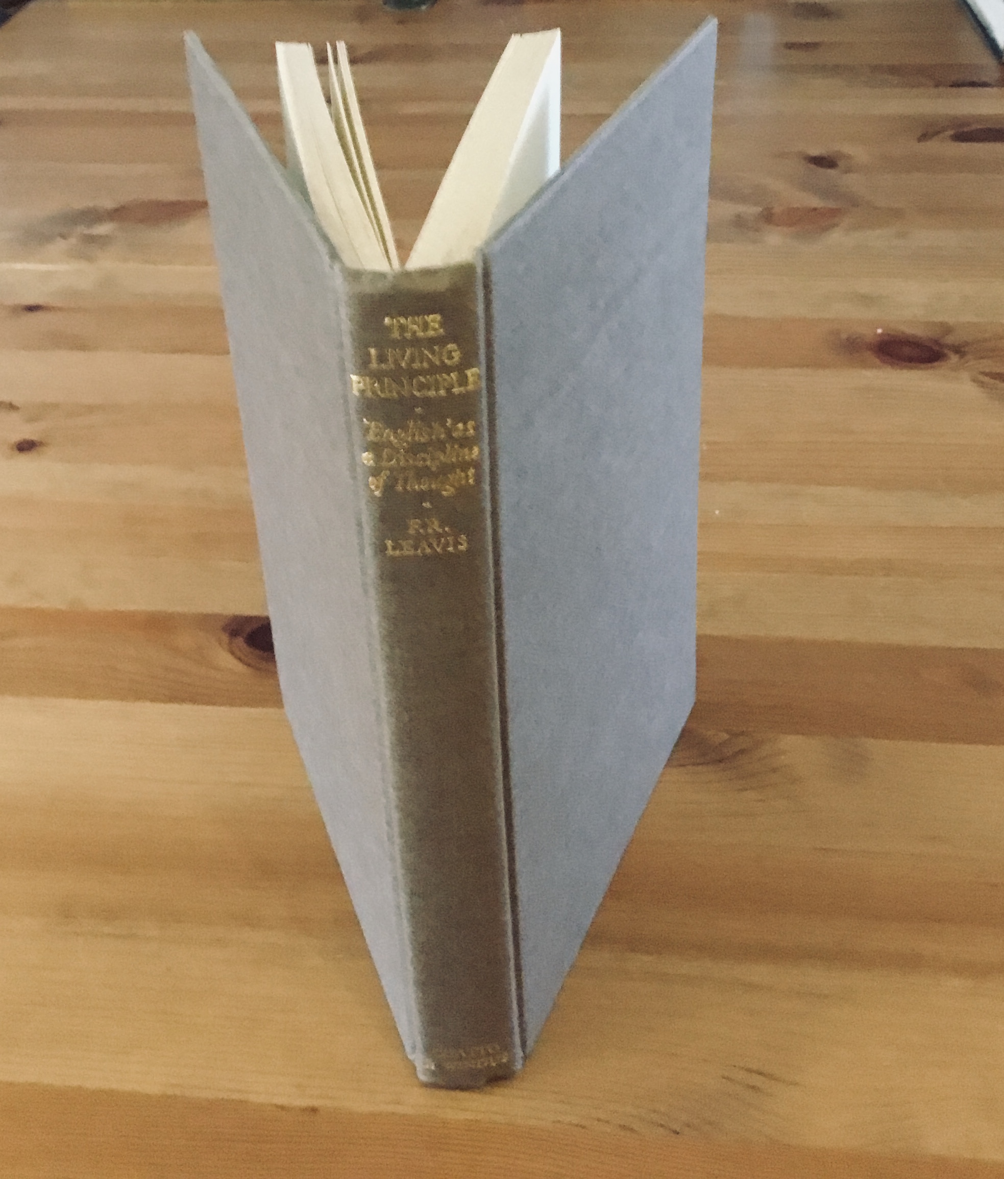 THE LIVING PRINCIPLE. ENGLISH AS A DICIPLINE OF THOUGHT. by LEAVIS, F ...