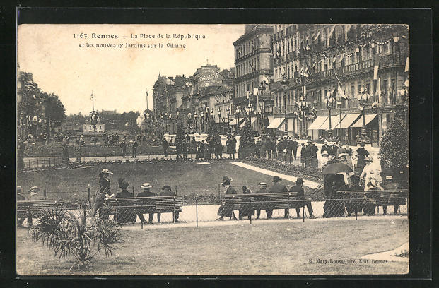 Carte postale Rennes, La Place de la Rèpublique et les nouveaux Jardins ...