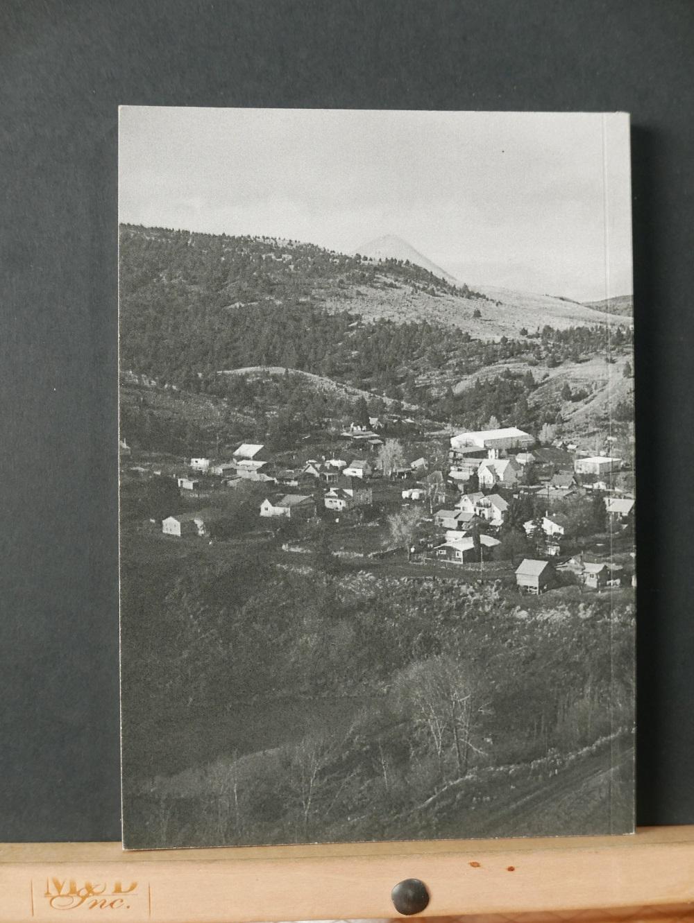 The West Behind US by Abrahamson, Bobby and Lisa Wells: As New Soft ...