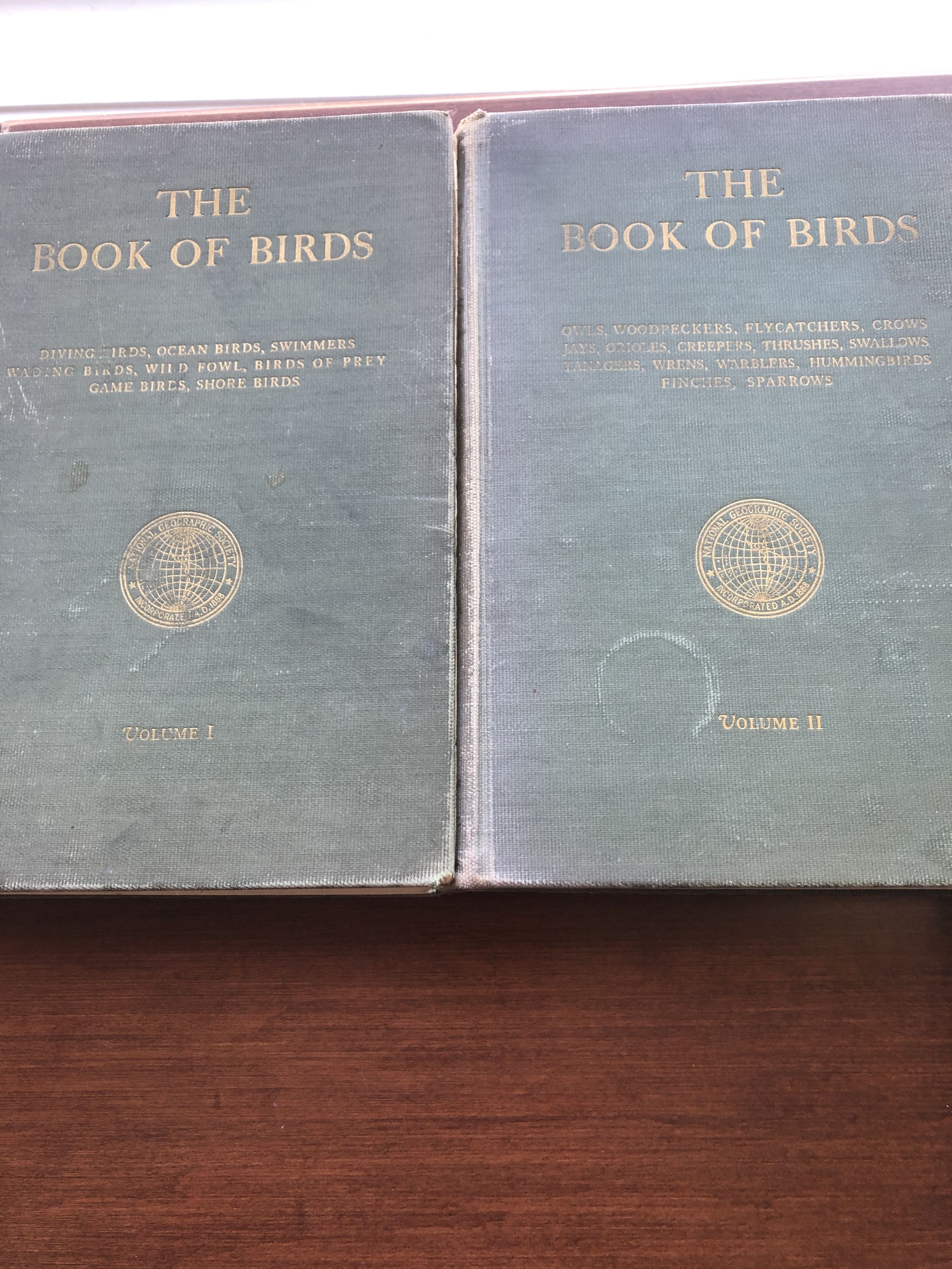 THE BOOK OF BIRDS - 2 Volumes - The First Work Presenting in Full Color ...