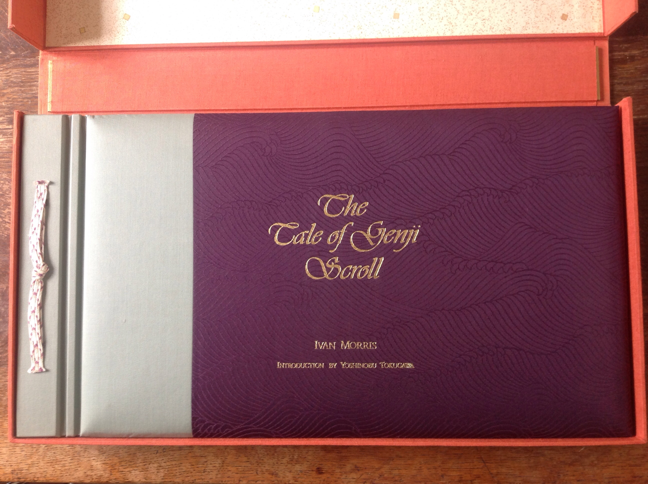 TALE OF GENJI SCROLL. A LIMITED EDITION OF 1,500 COPIES. THIS COPY IS NUMBER 652. de Ivan Morris ...