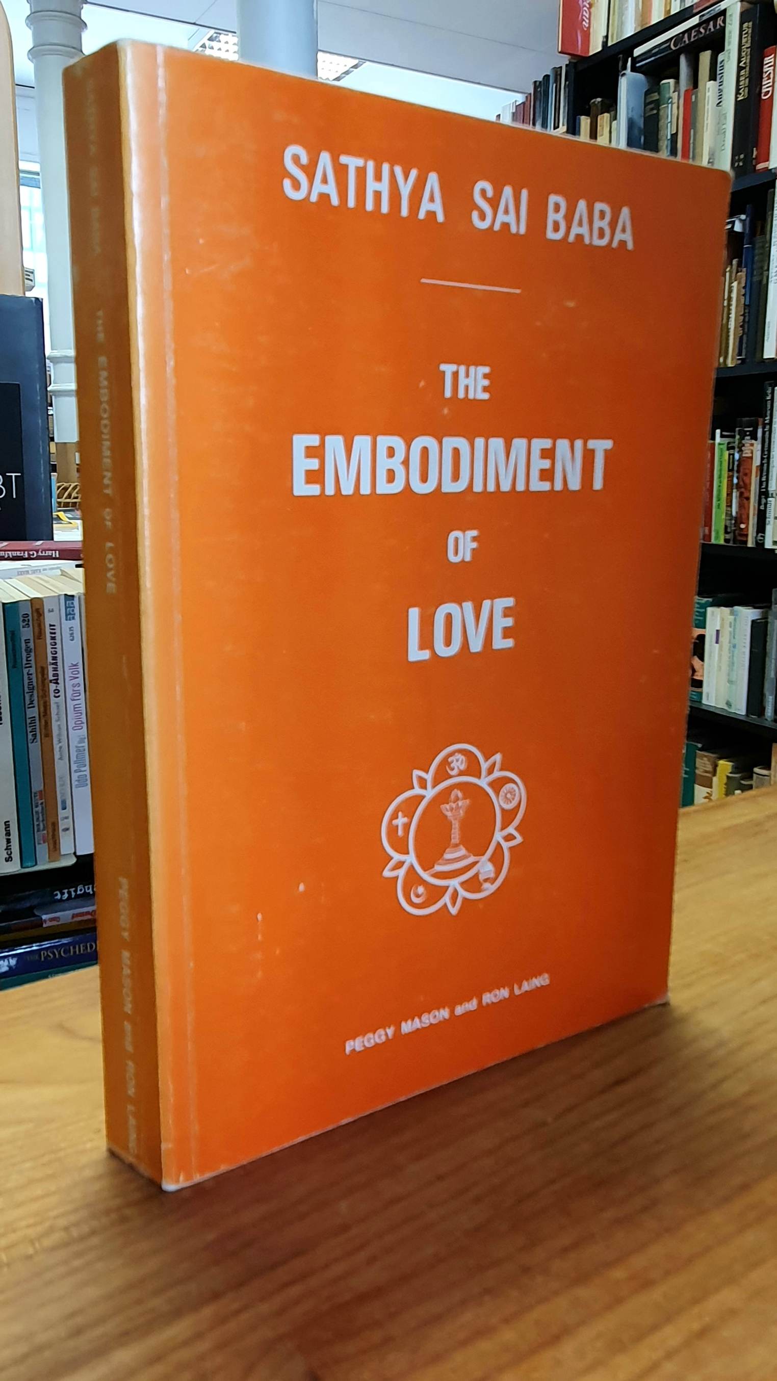 The Embodiment of Love, de Sathya Sai Baba / Peggy Mason / Ron Laing,: (1984) | Antiquariat ...
