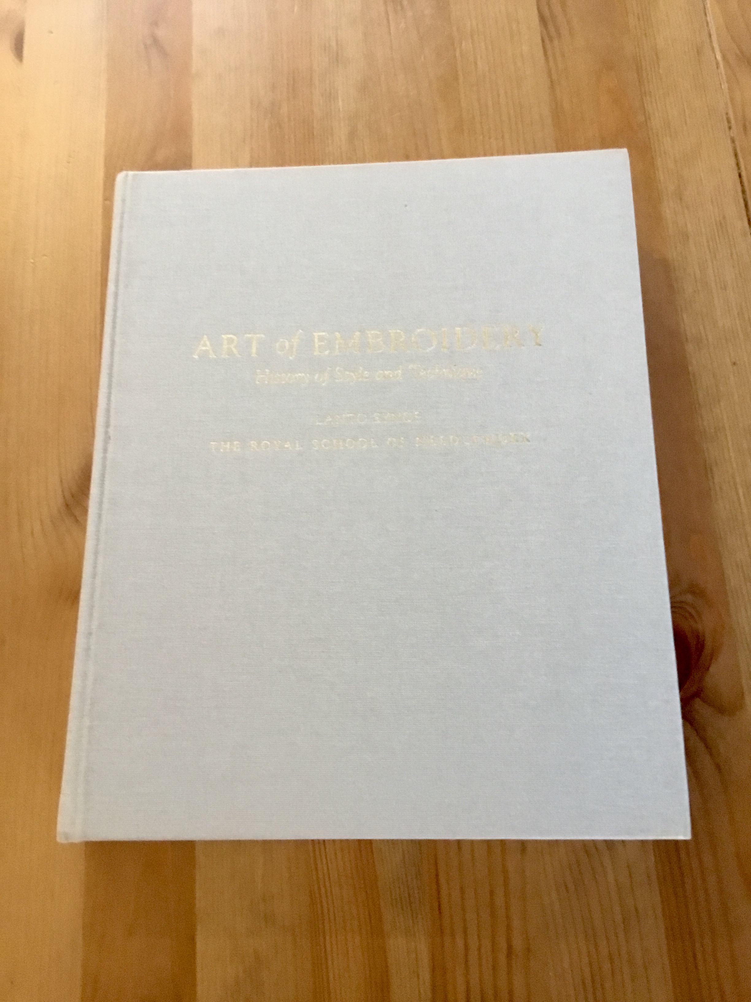 ART OF EMBROIDERY, HISTORY OF STYLE AND TECHNIQUE. by SYNGE Lanto ...