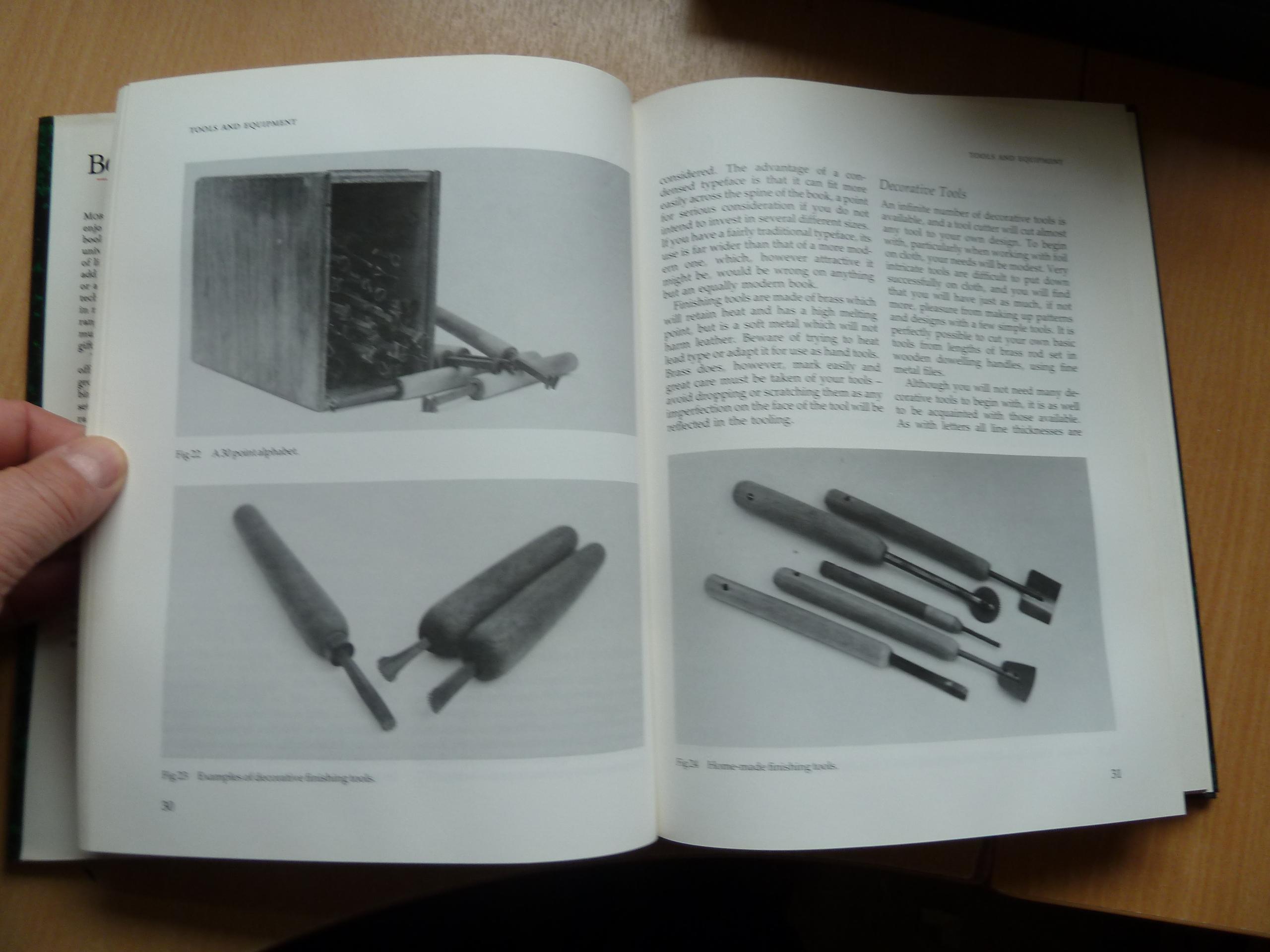 Bookbinding: A Manual of Techniques de Richmond, Pamela: Very Good ... Bookbinding: A Manual of Techniques de Richmond, Pamela: Very Good ...