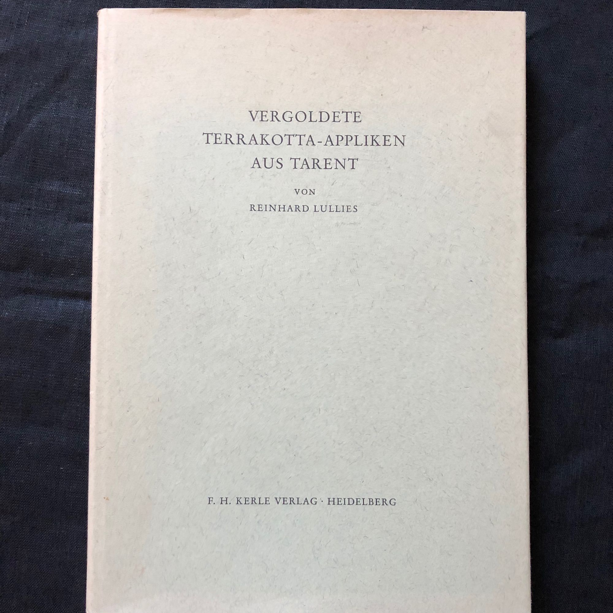 Vergoldete Terrakotta-Appliken Aus Tarant by Lullies, Reinhard: Near ...