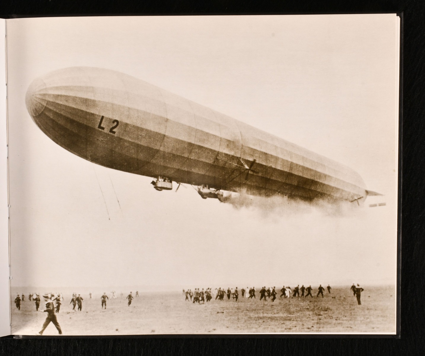 Airshipwreck by Len Deighton; Arnold Schwartzman: Fine Cloth (1978 ...